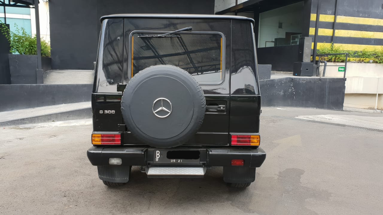 Jual mobil Mercedes-Benz G-Class G300 1996 bekas 4037786