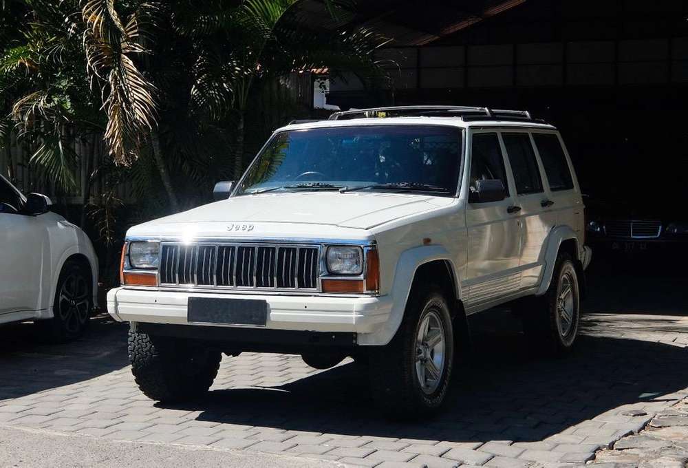 Jual cepat Jeep Cherokee Limited 1995 di Bali 4405486