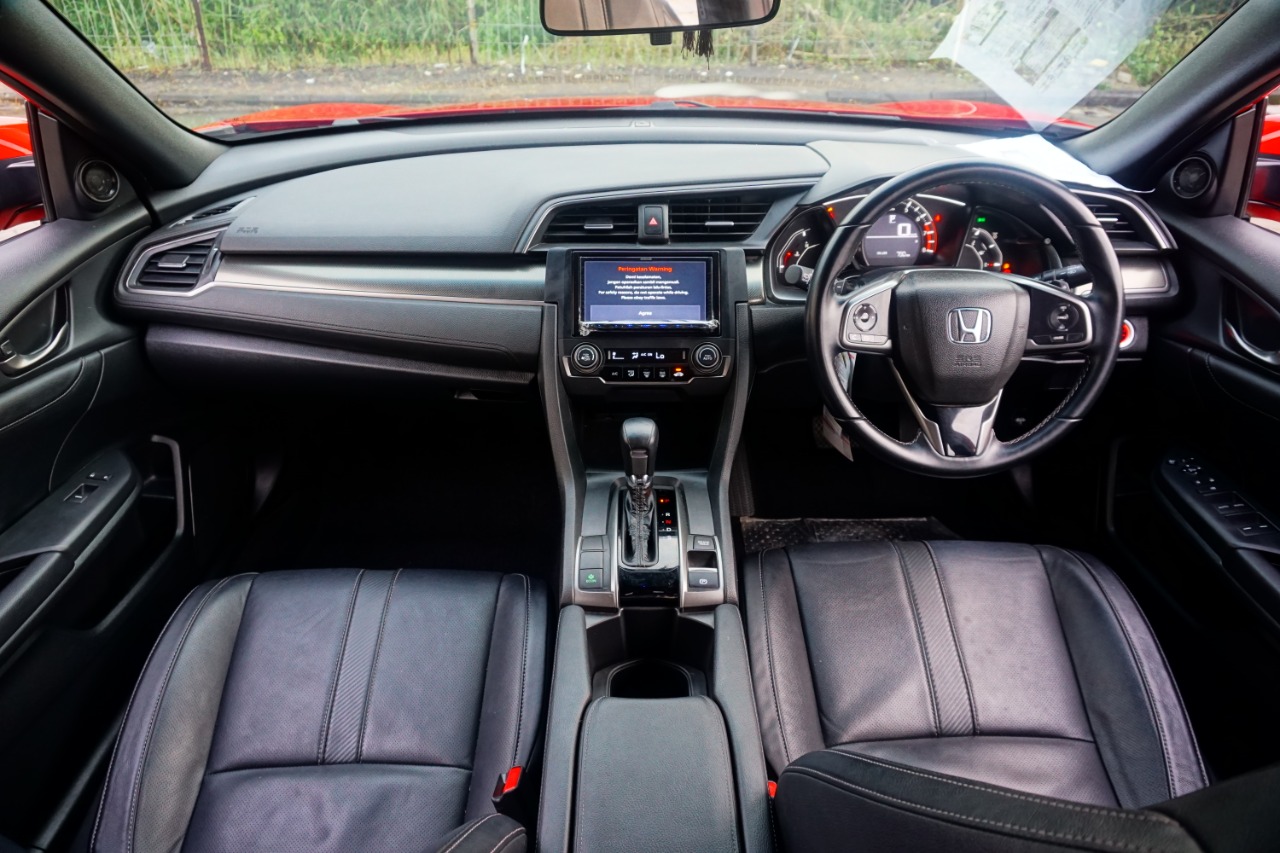Dijual Honda Civic 1.5 Turbo E CVT Hatchback Merah 2018 Surabaya 4465310