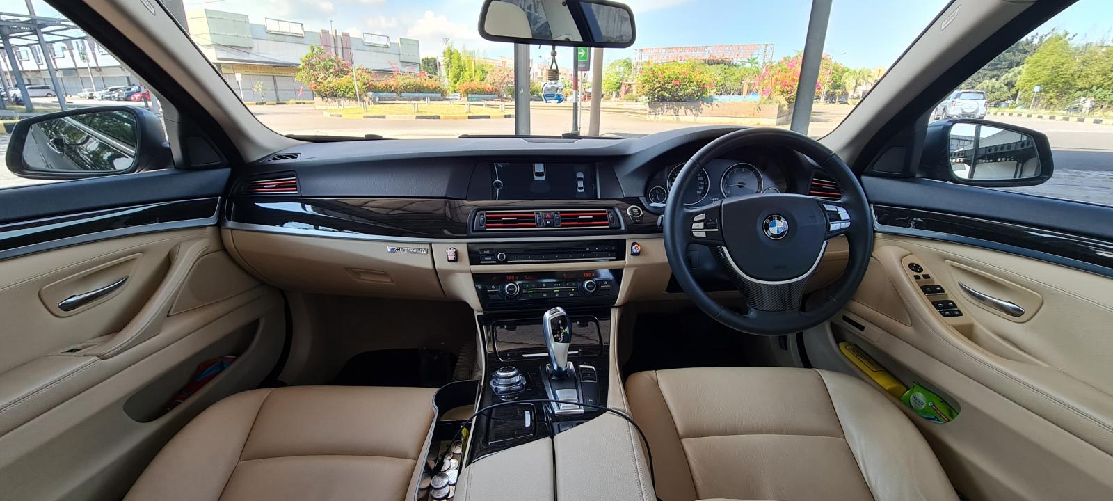 BMW 528i 2.0 Luxury F10 Black On Beige Low KM Jarang Pakai 4622190