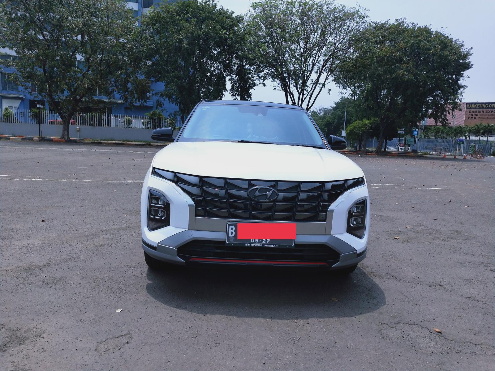 Hyundai Creta two-tone color 1.5 Prem Putih 2022 4640648