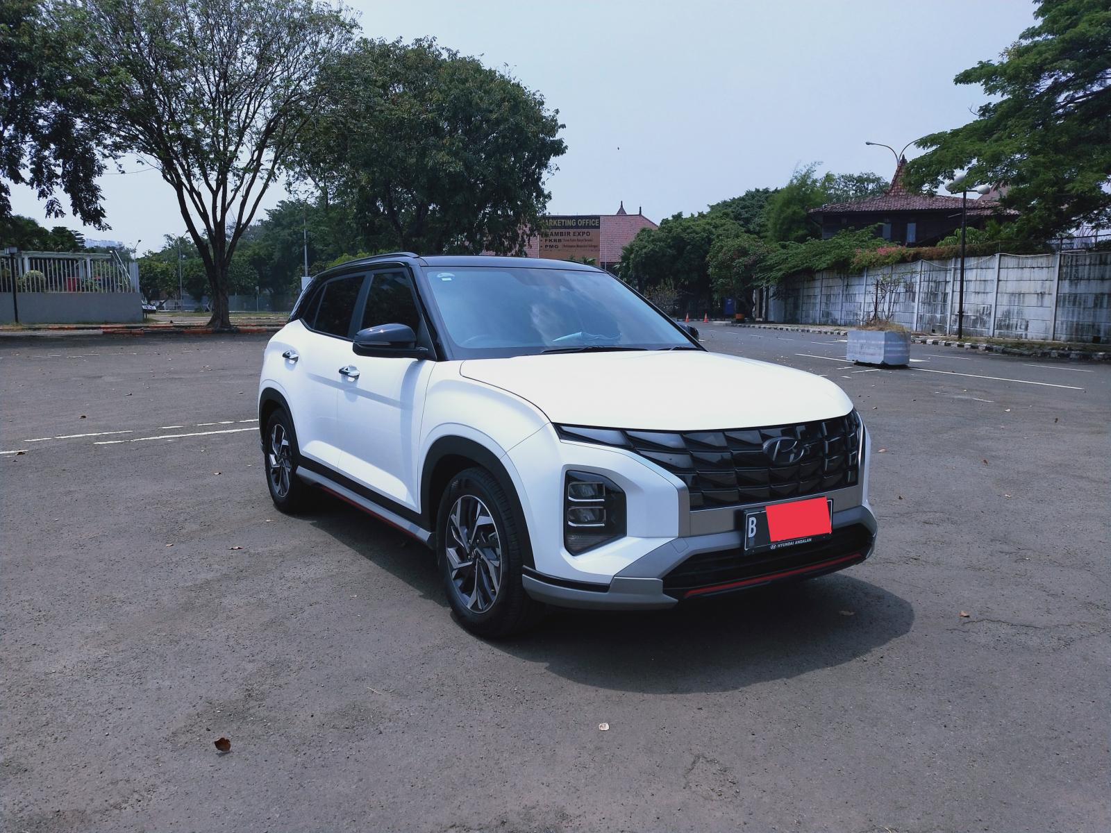 Hyundai Creta two-tone color 1.5 Prem Putih 2022 4640648