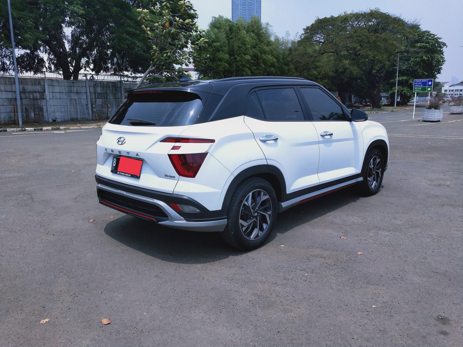 Hyundai Creta two-tone color 1.5 Prem Putih 2022 4640648