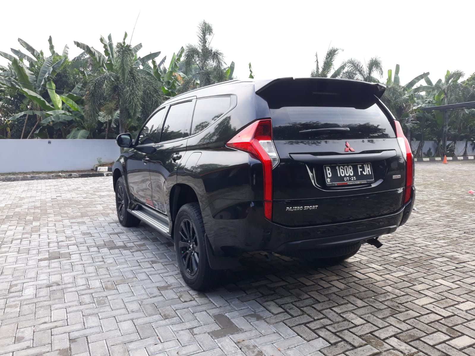 Mitsubishi Pajero Sport Dakar 4x2 AT 2019 Hitam 4647947