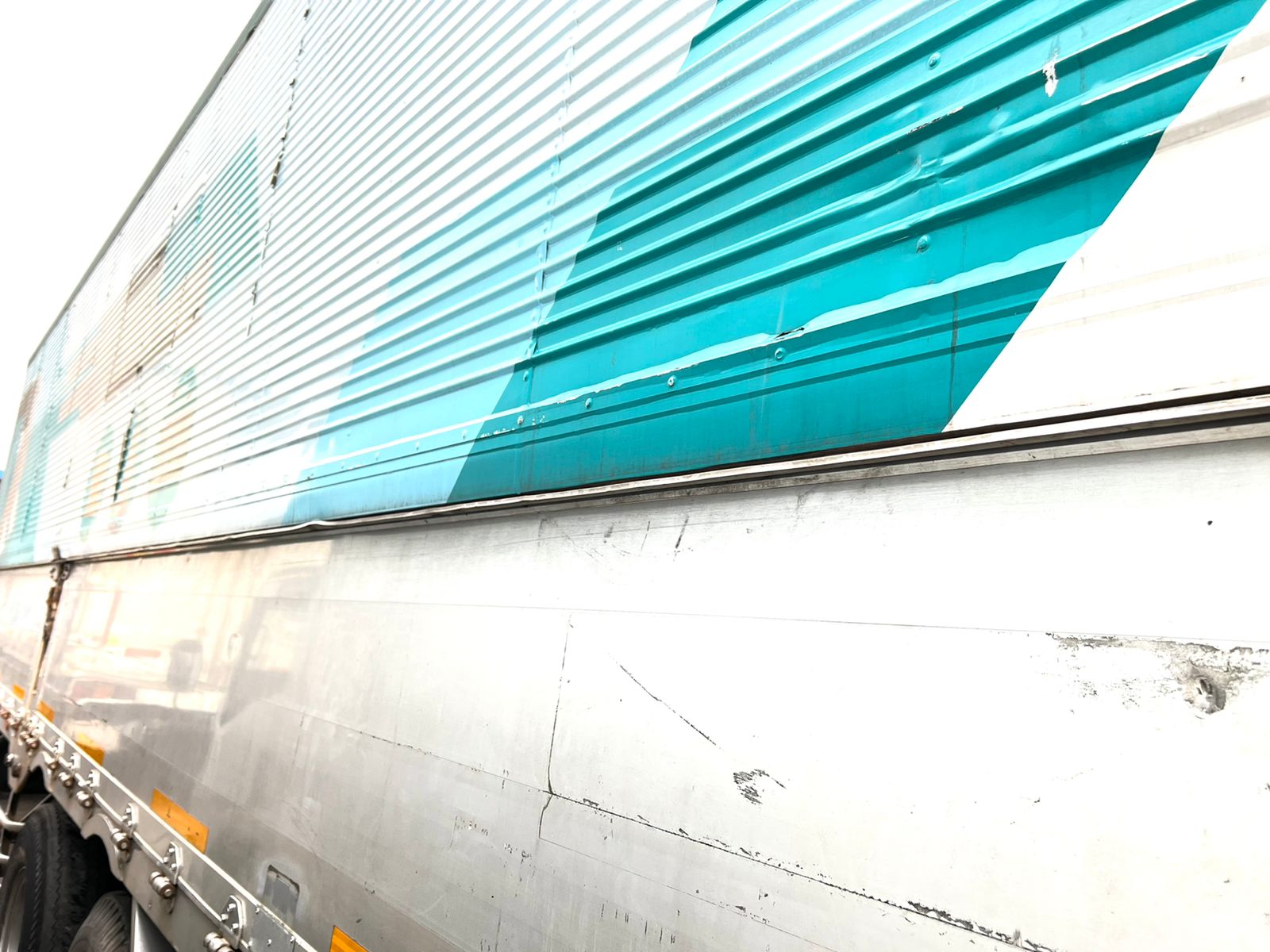 super great Mitsubishi Fuso build up tronton 6x2 Wingbox 2008 wing box ...