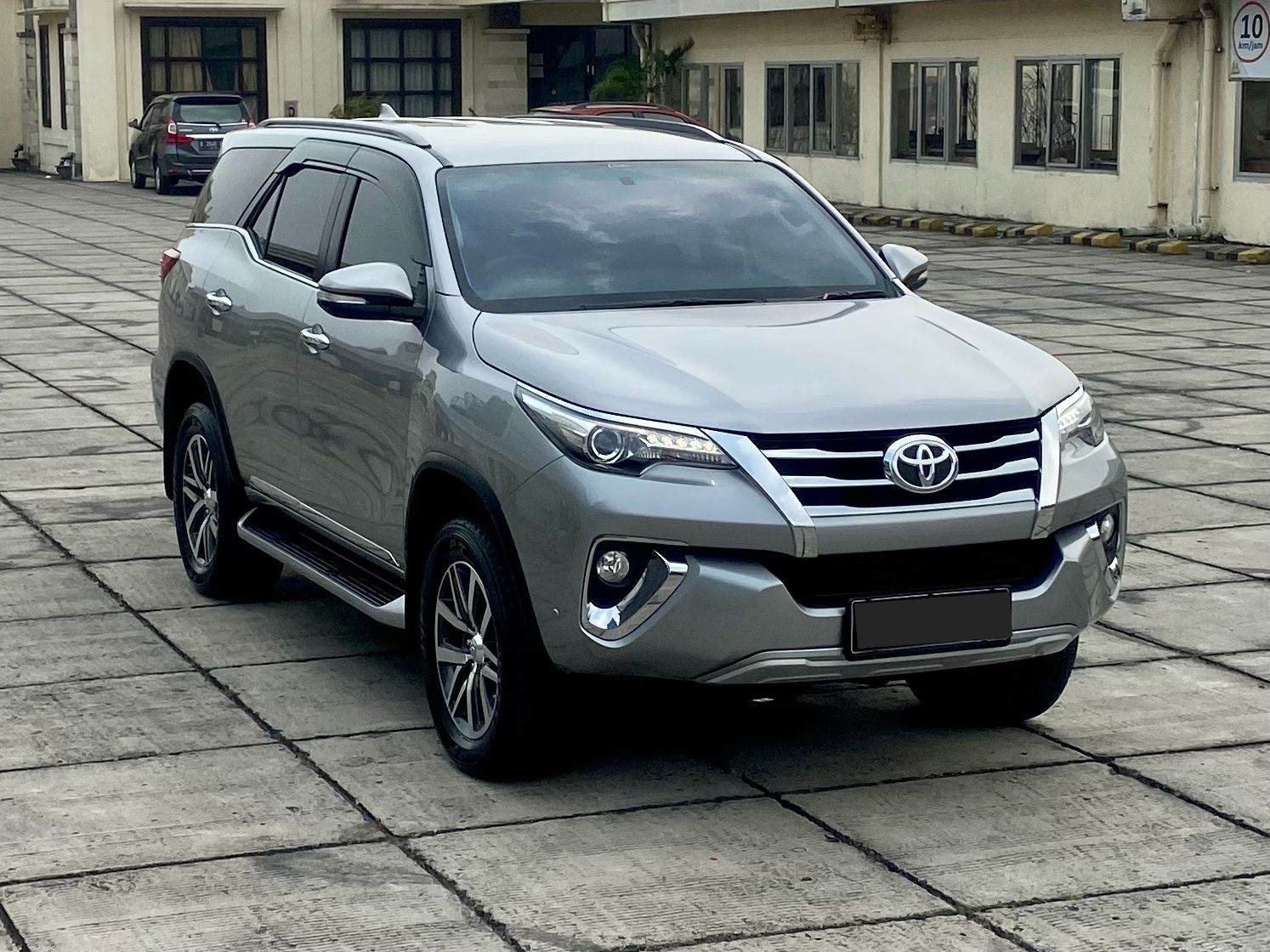 Toyota Fortuner 2.4 VRZ AT 4x4 2016 Silver 4654601