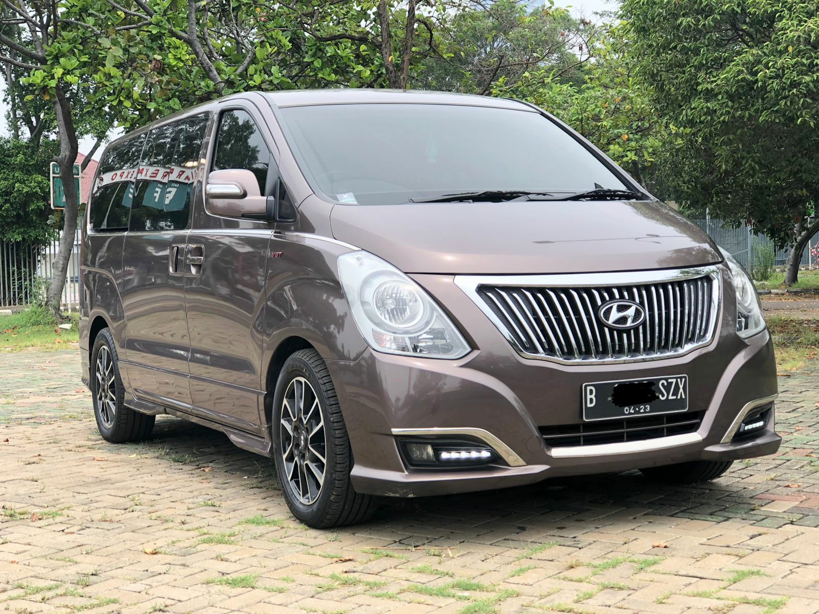 Hyundai H-1 Royale Diesel at 2018 Coklat 4664943