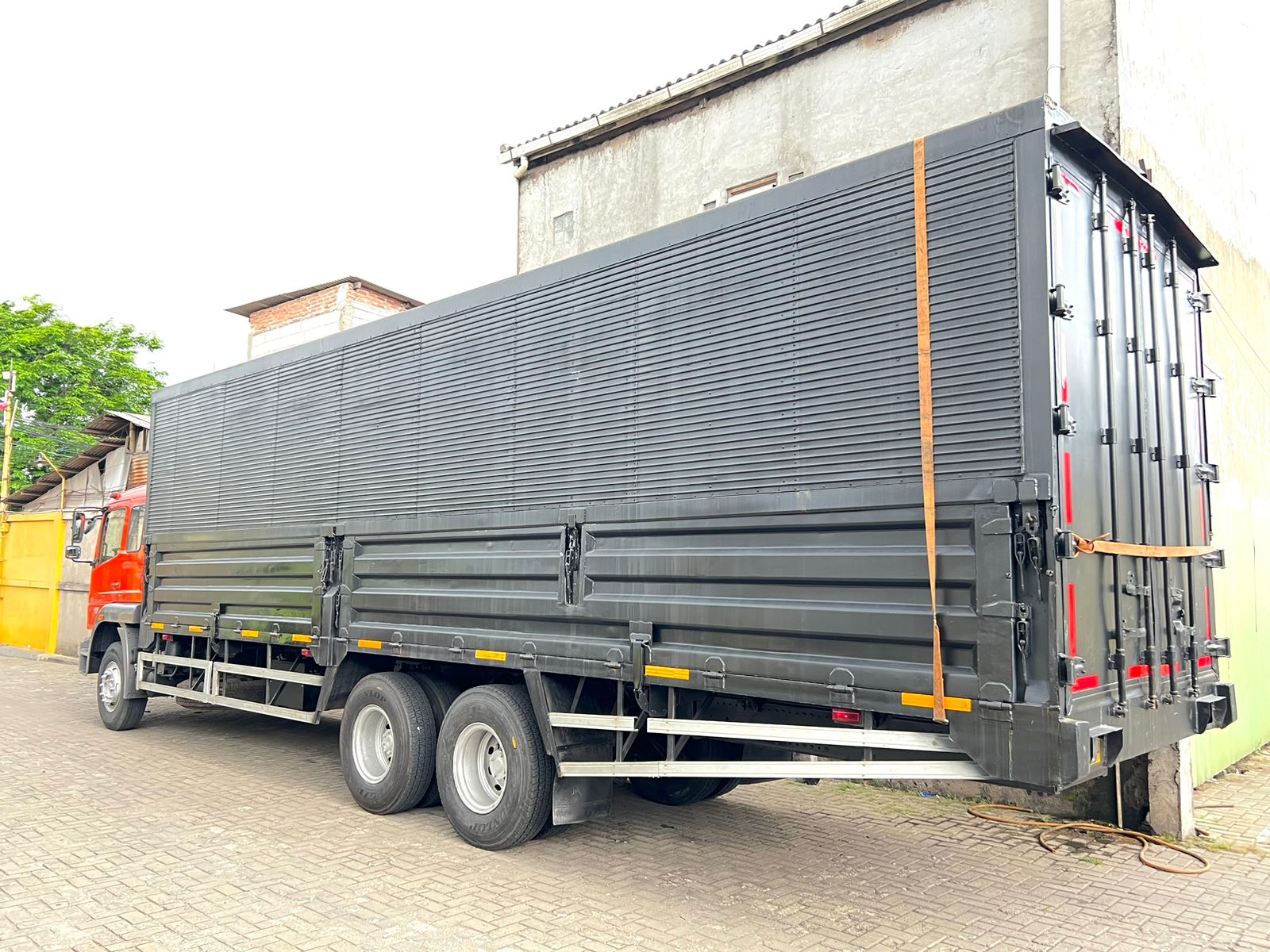 MULUS+banBARU MURAH Mitsubishi Fuso tronton 6x2 Wingbox 2015 wing box ...