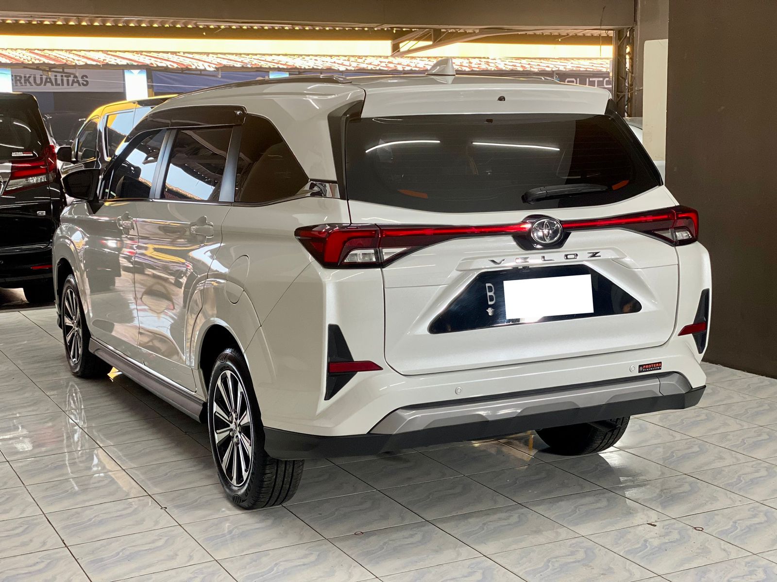 TOYOTA VELOZ MANUAL PUTIH 2022 4674472