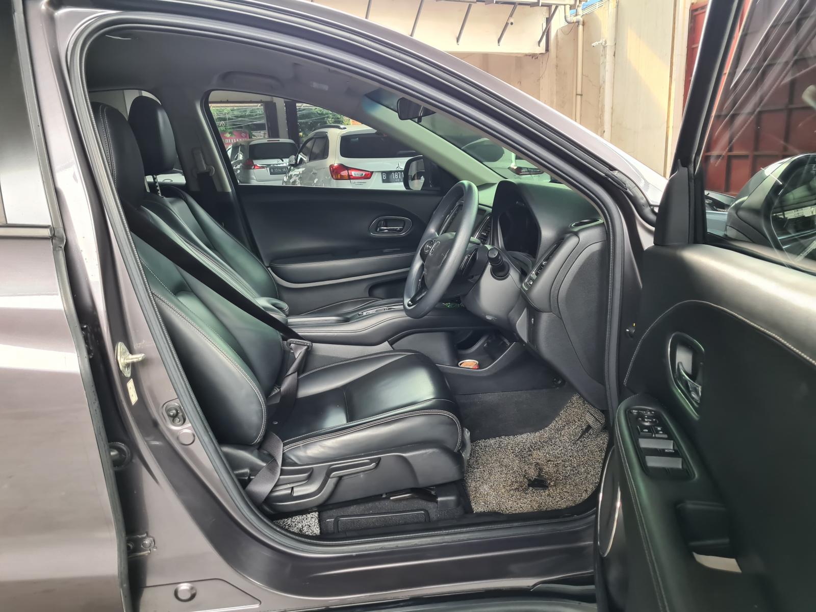 Honda HRV E AT ( Matic ) 2020 Abu2 Tua Km 92rban Siap Pakai 4699037
