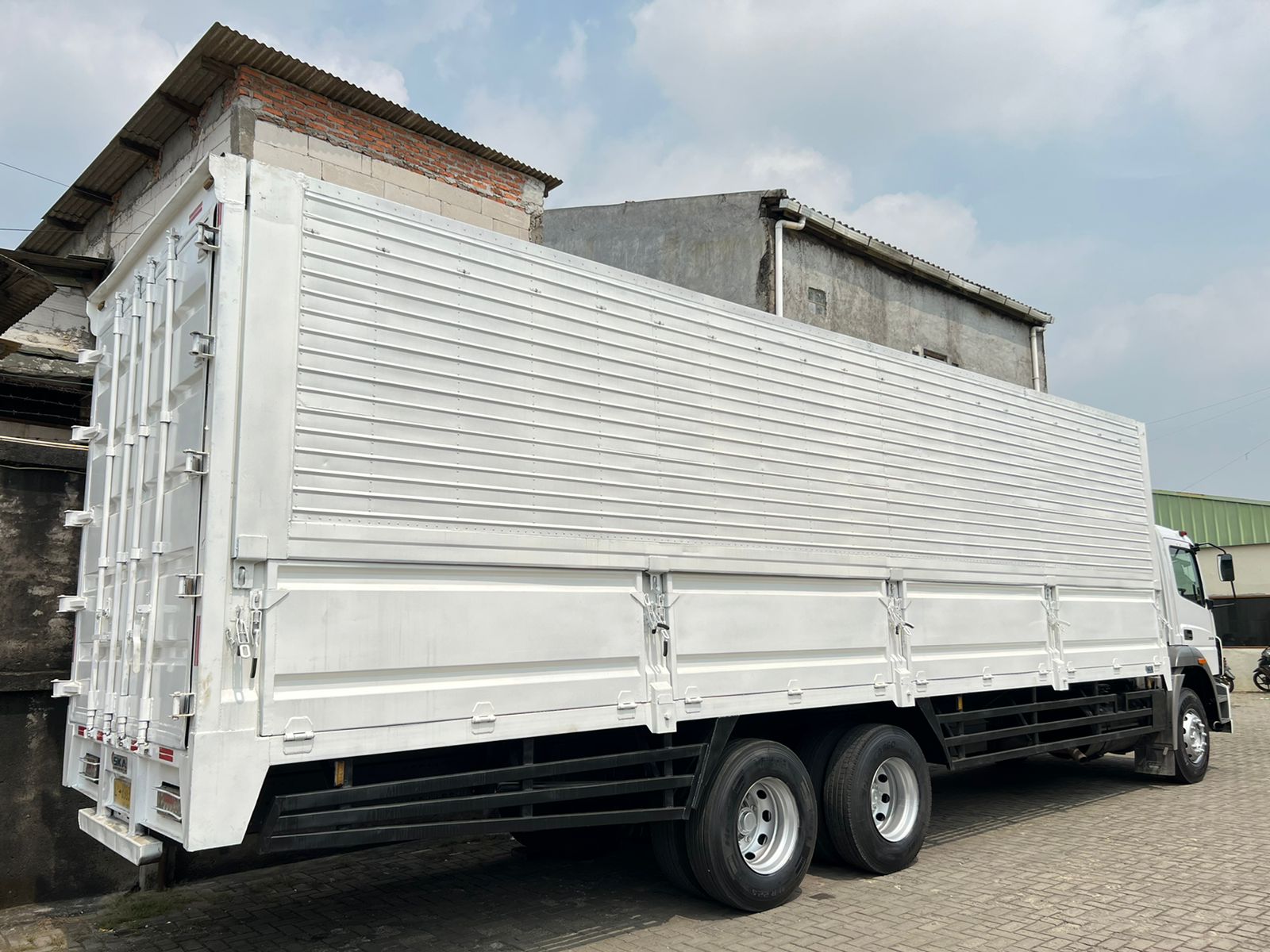 MURAH+banBARU Mercedes benz axor tronton 6x2 wingbox 2019 wing box bok ...