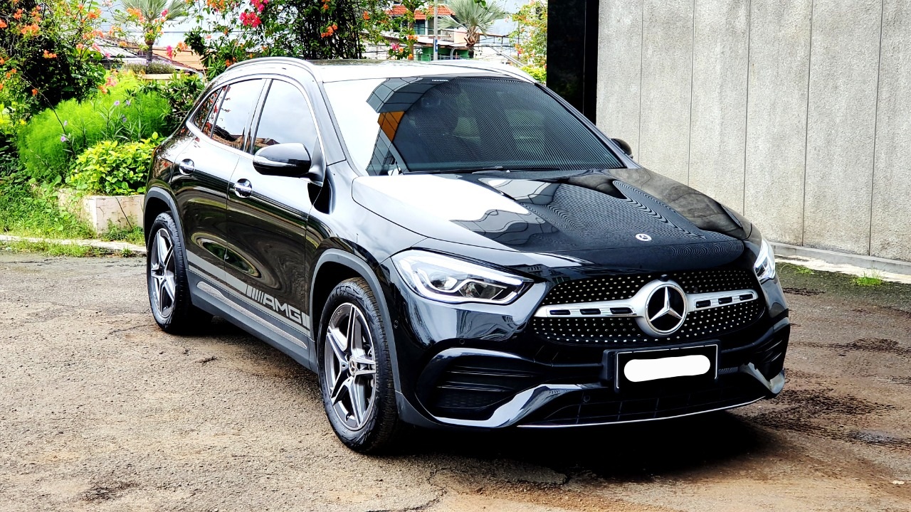 Km1rban Mercedes-Benz GLA 200 AMG Line 2021 hitam cash kredit ... 4706336