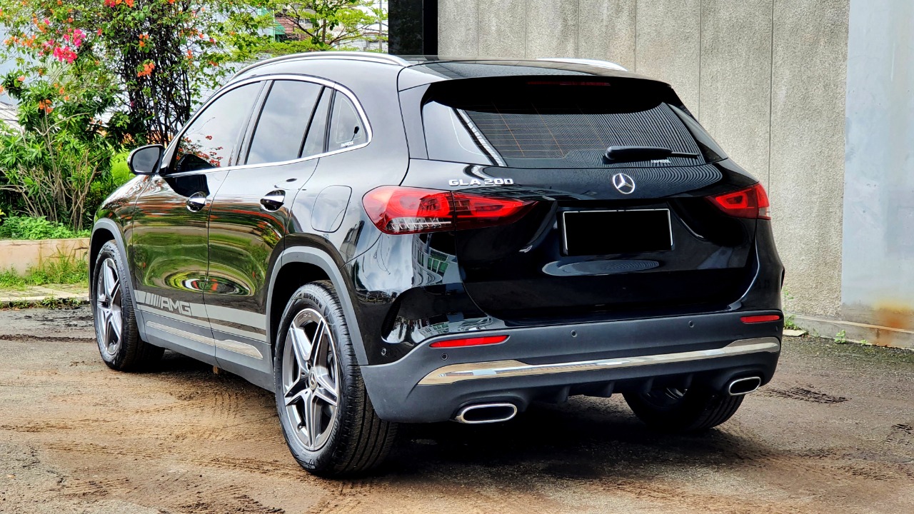 Km1rban Mercedes-Benz GLA 200 AMG Line 2021 hitam cash kredit ... 4706336