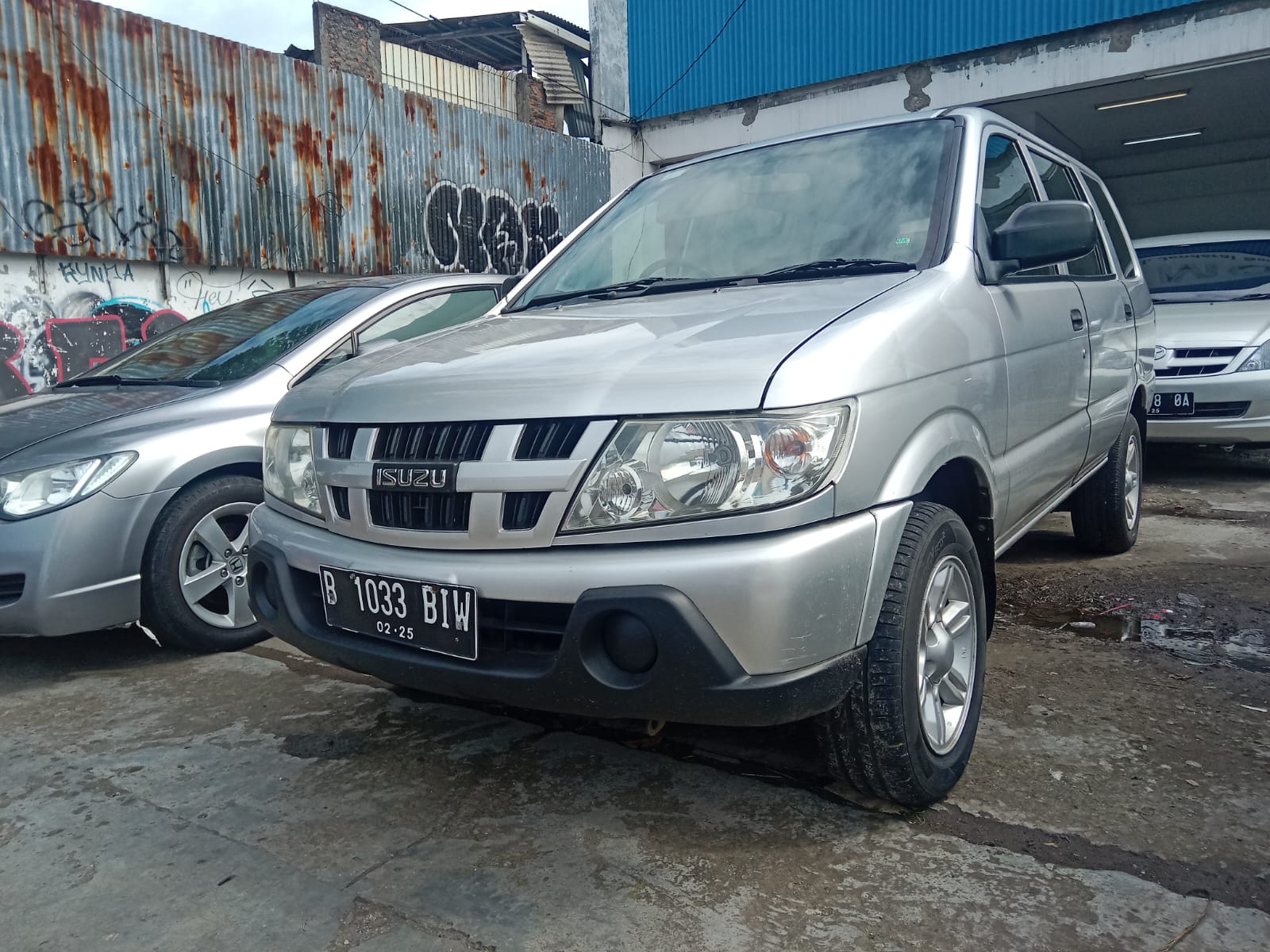 Isuzu Panther LM Manual Tahun 2015 Tangan Pertama Warna Silver metalik ...