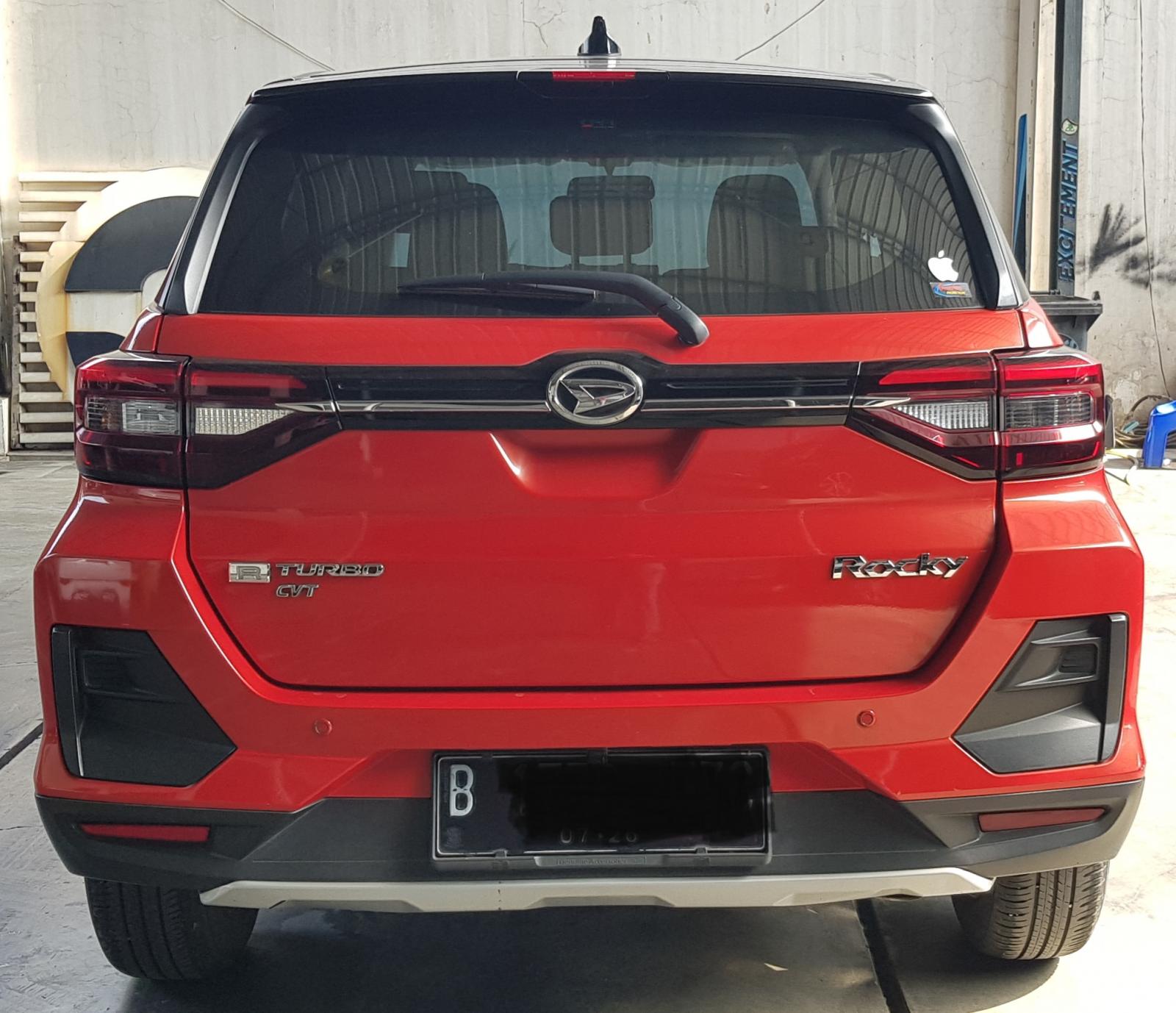 Daihatsu Rocky 1.0 R Turbo ADS Two Tone Matic 2021 Merah Hitam Km ...