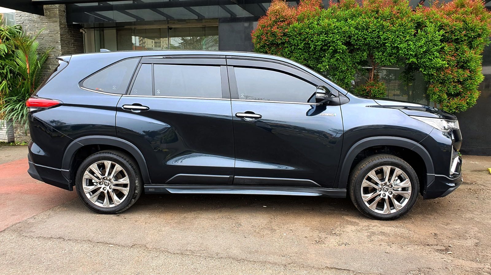 NEW Kijang Innova Zenix Hybrid 2.0 AT 2023 HITAM 4709605