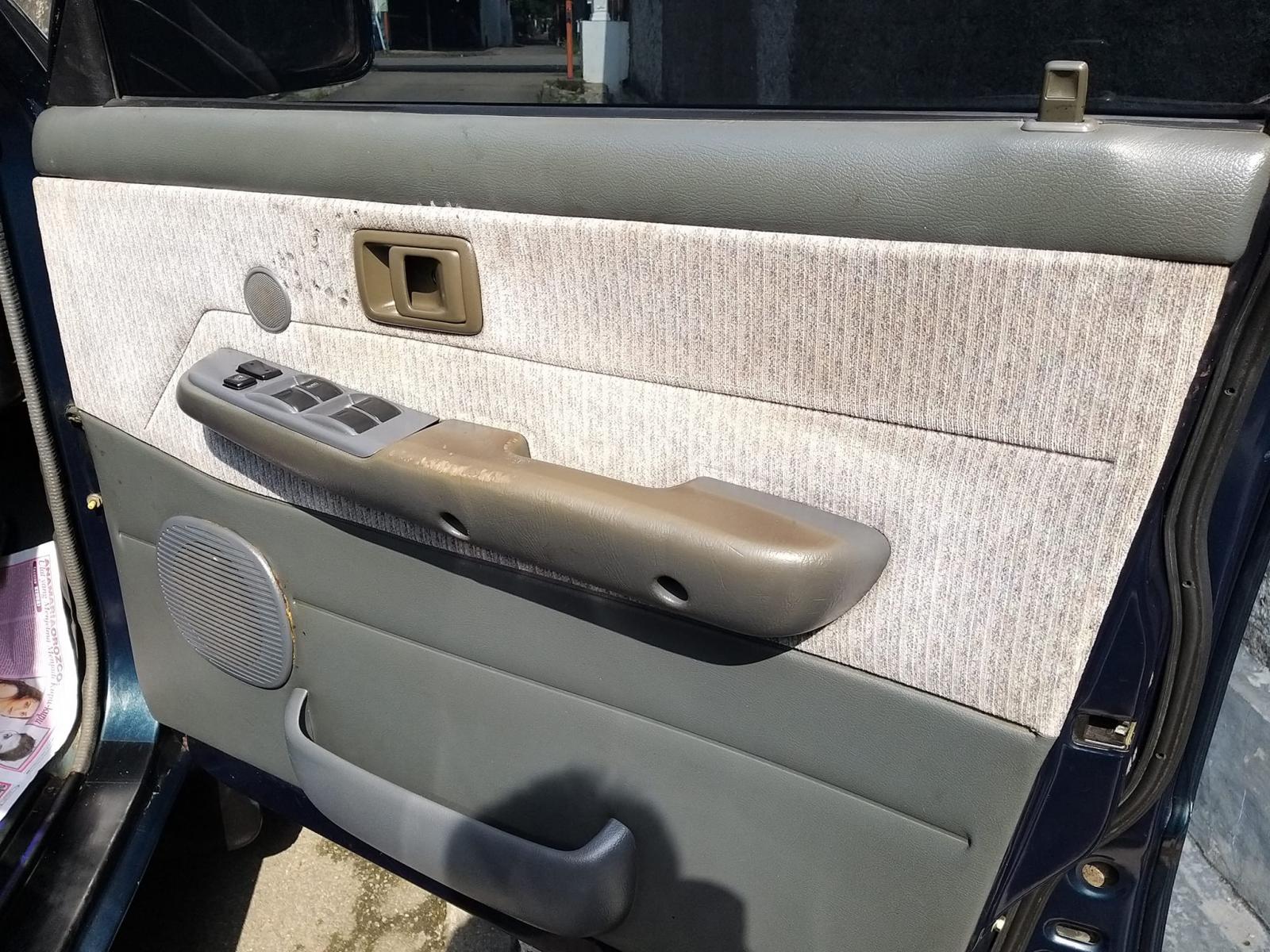Kijang LGX 1.8cc EFI tahun 2000 warna biru tua metalik 4710011