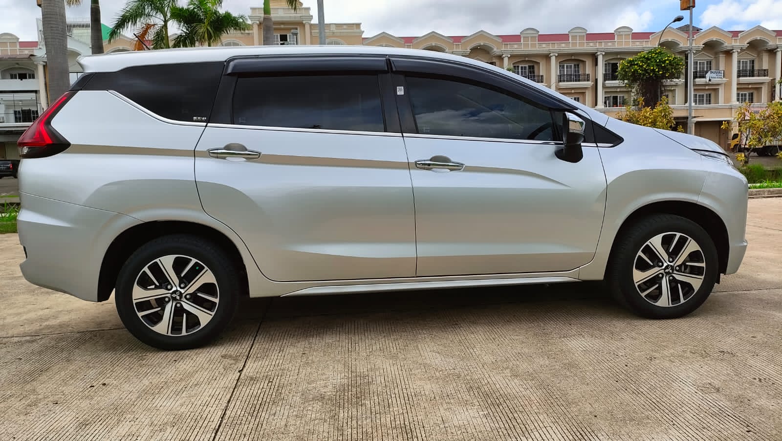 [DP 18 JT] Mitsubishi Xpander Ultimate AT 2018 Silver Metalik 4710243