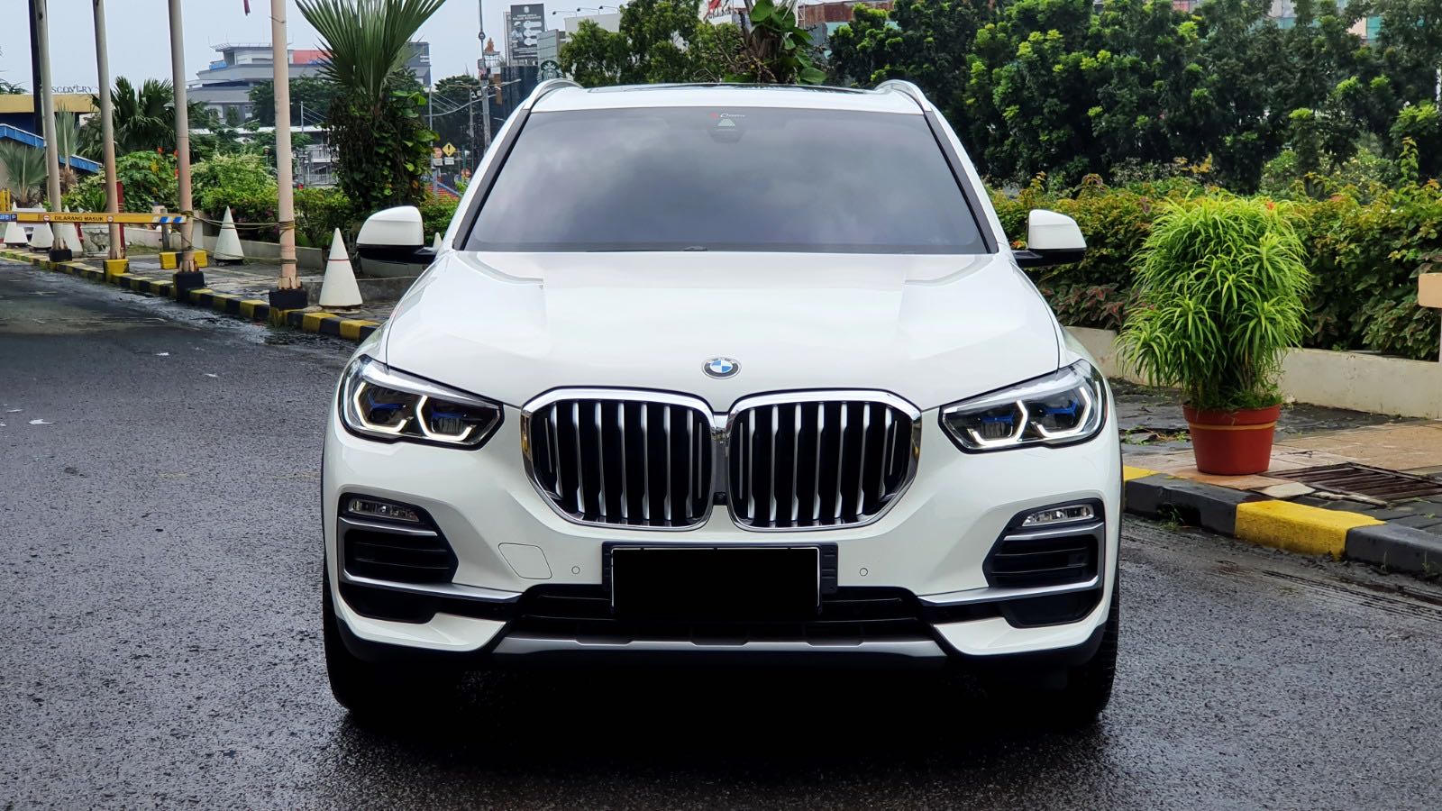 BMW X5 X-Drive 40i X-Line (G05) CKD AT 2021 Putih 4710842