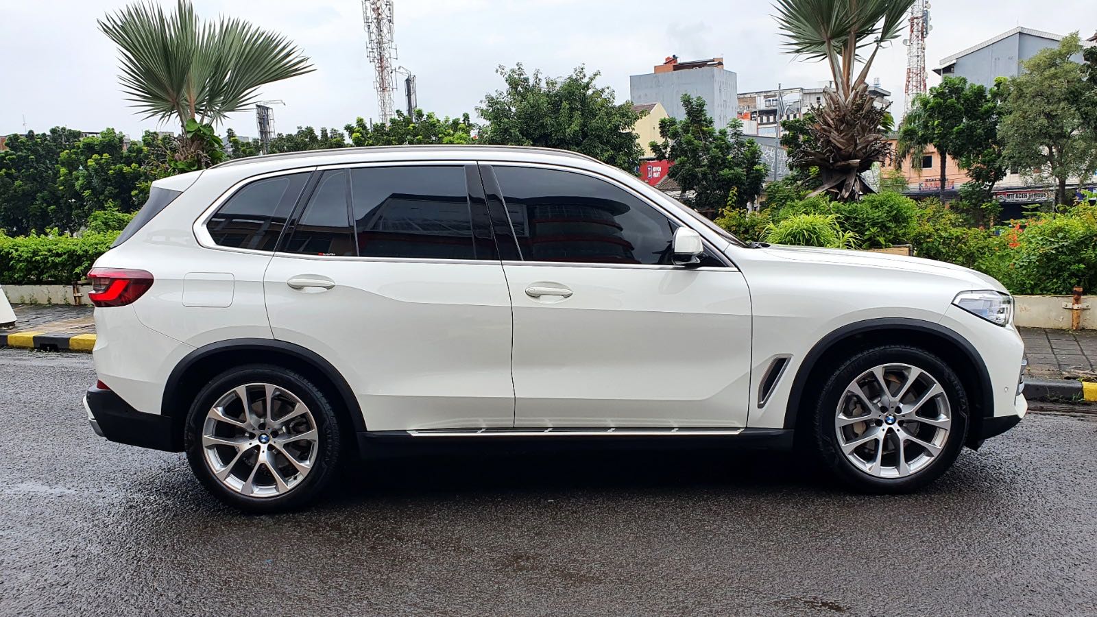 BMW X5 X-Drive 40i X-Line (G05) CKD AT 2021 Putih 4710842