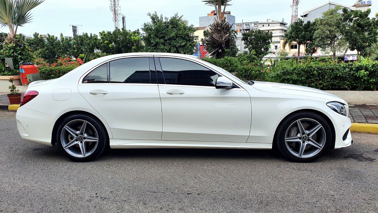 Low Miles Mercedes Benz C300 AMG Line Panoramic AT 2018 Putih 4719456