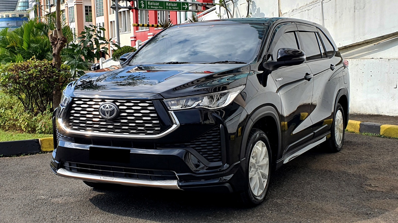 Toyota Kijang Innova Zenix Hybrid 2023 v hybrid modelista hitam ... 4723578