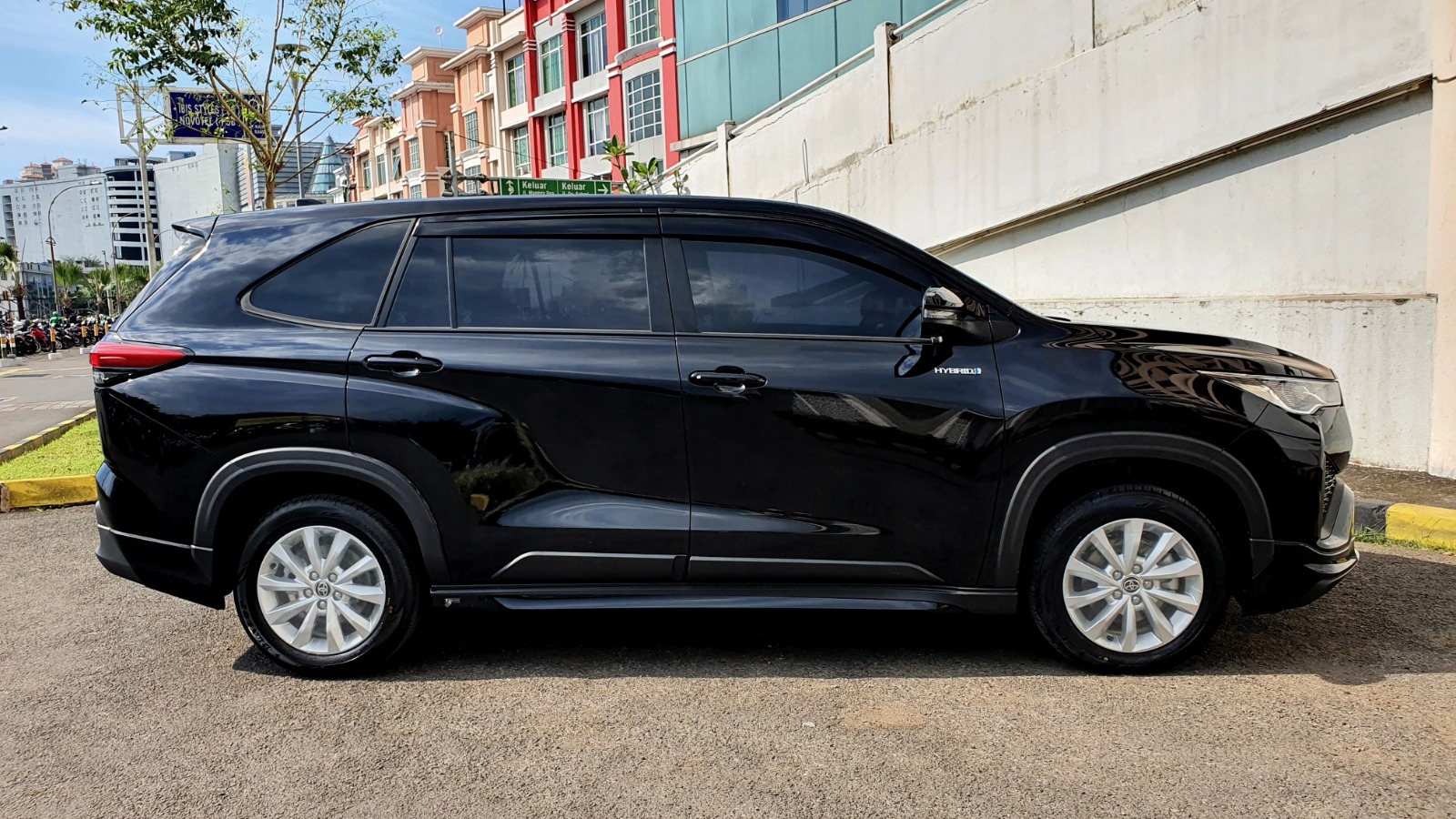 Toyota Kijang Innova Zenix Hybrid 2023 v hybrid modelista hitam ... 4723578