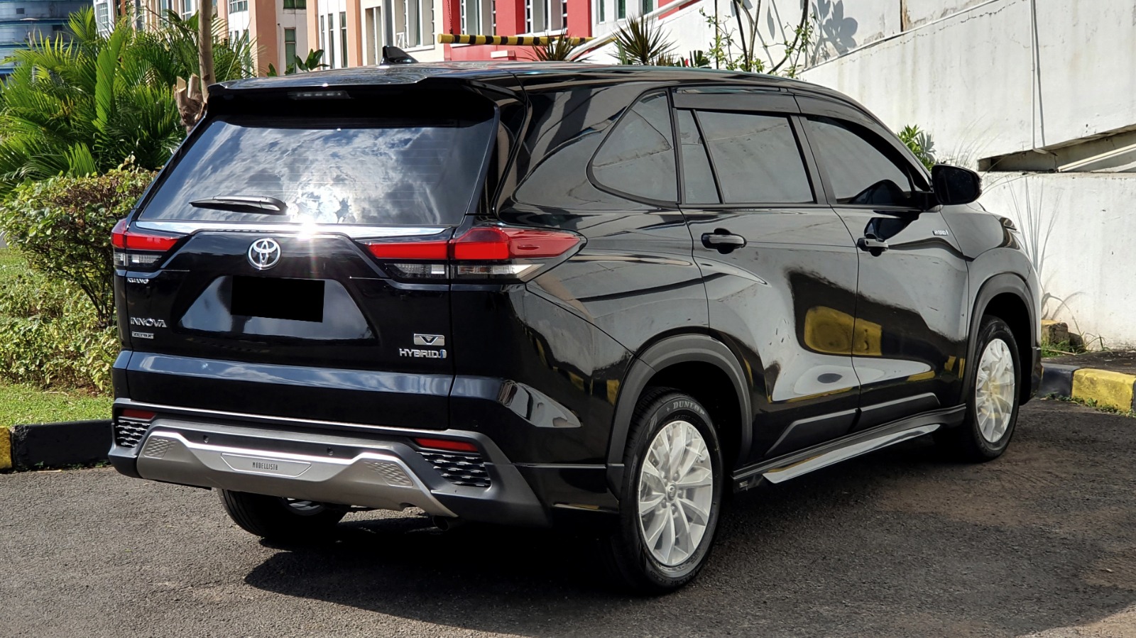 Toyota Kijang Innova Zenix Hybrid 2023 v hybrid modelista hitam ... 4723578