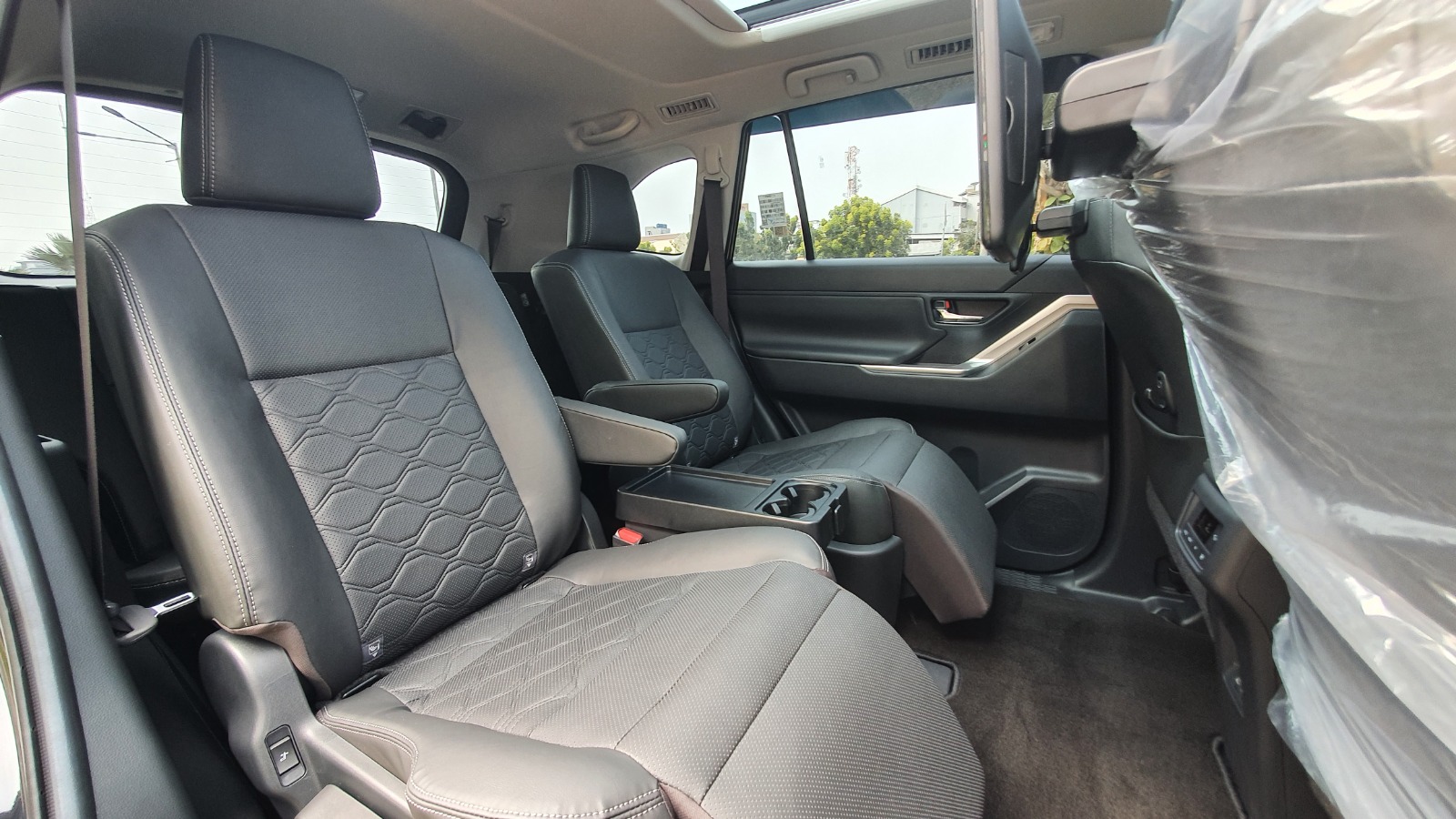 Toyota Kijang Innova Zenix Q Hybrid modelista 2023 hitam gak ... 4725473
