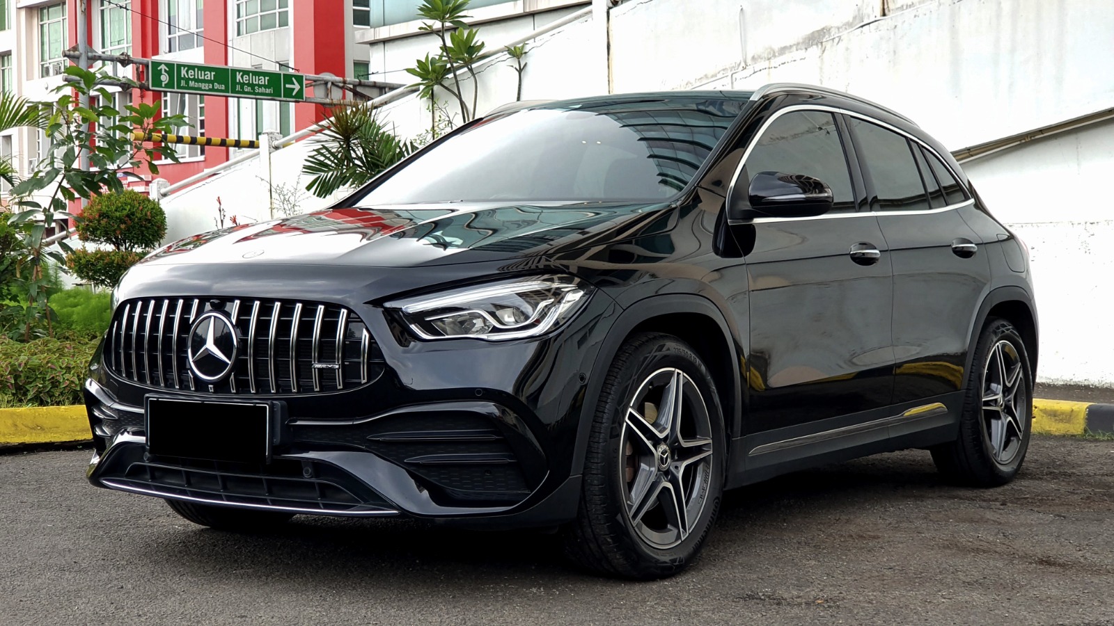 Km8rb Mercedes-Benz GLA 200 AMG Line 2021 hitam record tangan ... 4727247