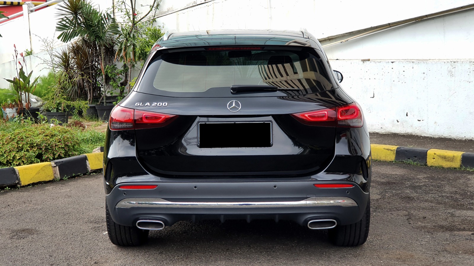 Km8rb Mercedes-Benz GLA 200 AMG Line 2021 hitam record tangan ... 4727247