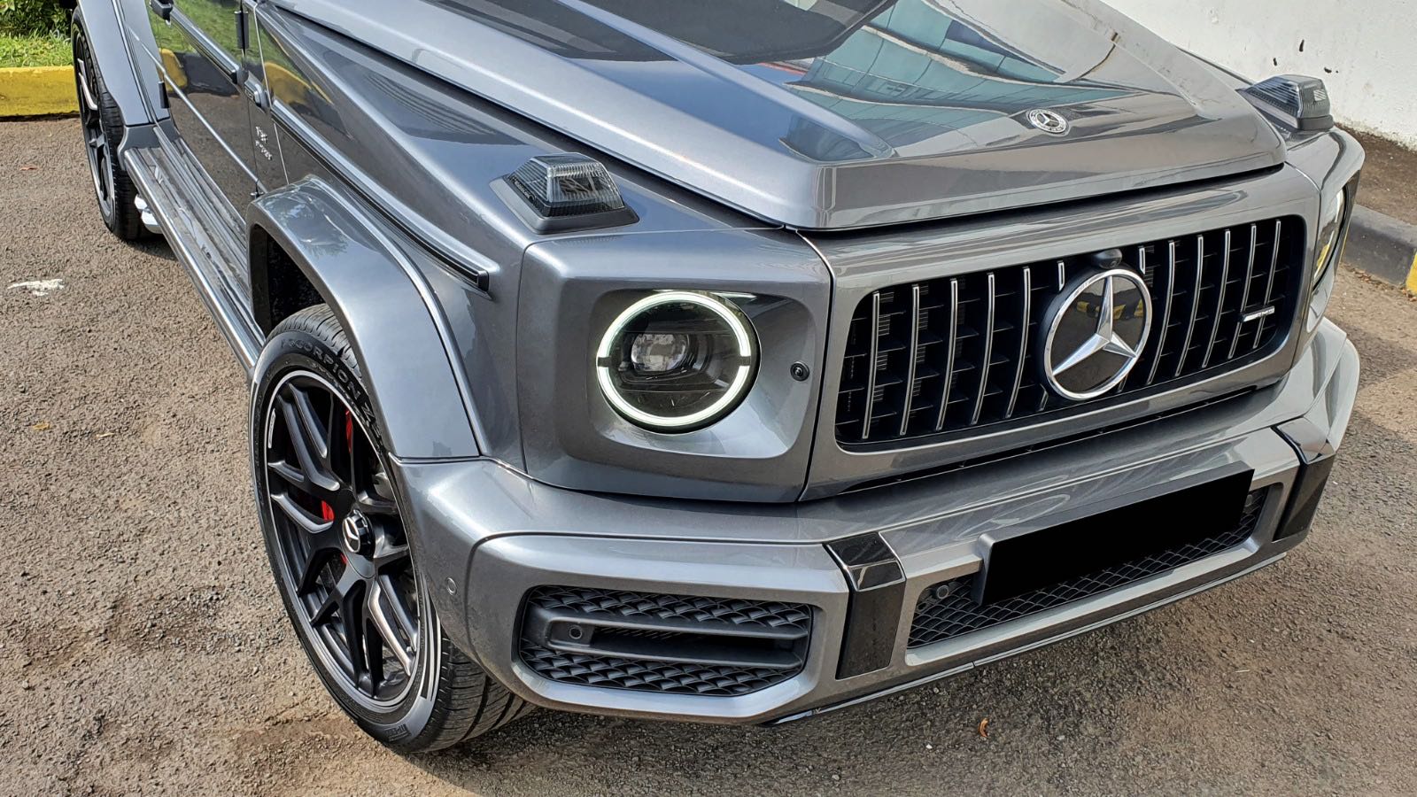 BRAND NEW Mercedes Benz Jeep G63 AMG AT 2023 Indium Grey On Red 4735680
