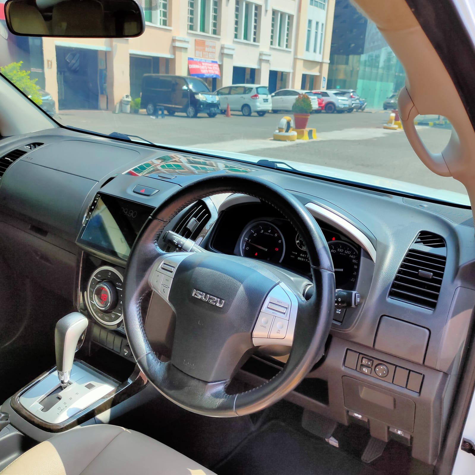 Jual mobil Isuzu MU-X 2017 TDP 50 JT 4741983