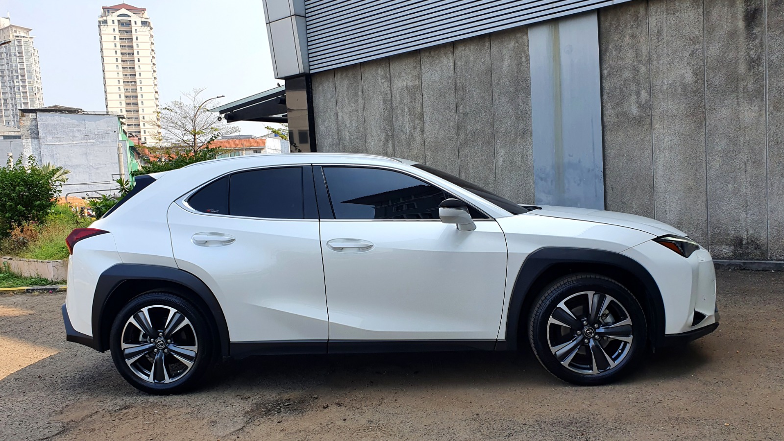 Lexus UX250 Hybrid AT 2022 White On Brown LOW KM 3RIBUAN ASLI ... 4742753