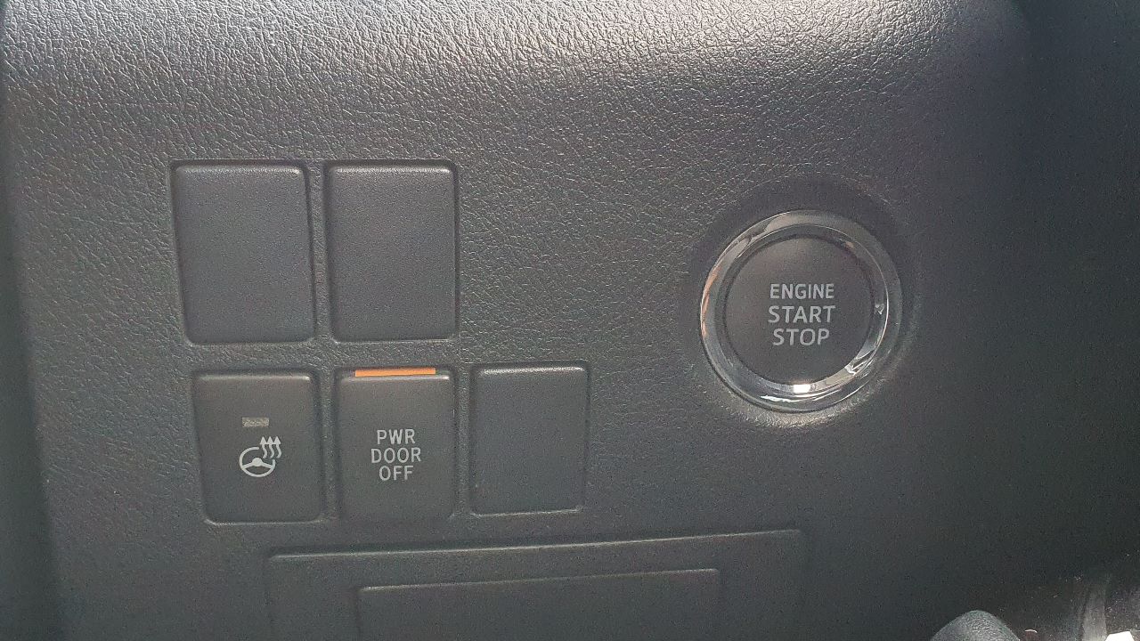 Toyota Vellfire 2.5L ZG Audioless CBU AT 2016 White On Black KM ... 4742767