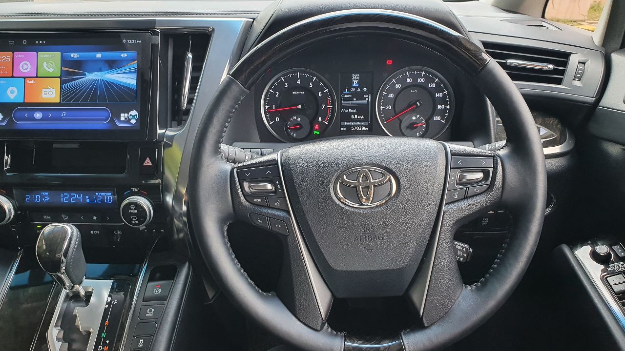 Toyota Vellfire 2.5L ZG Audioless CBU AT 2016 White On Black KM ... 4742767