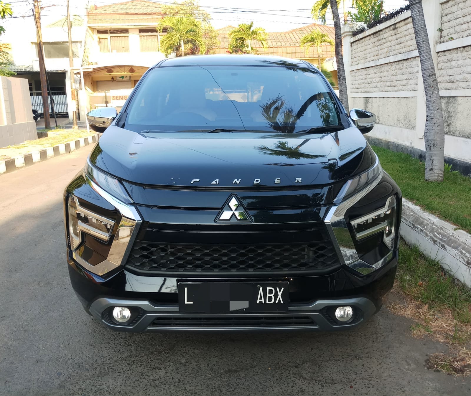 Mitsubishi Xpander Ultimate A/T 2022 Hitam km low 4760725