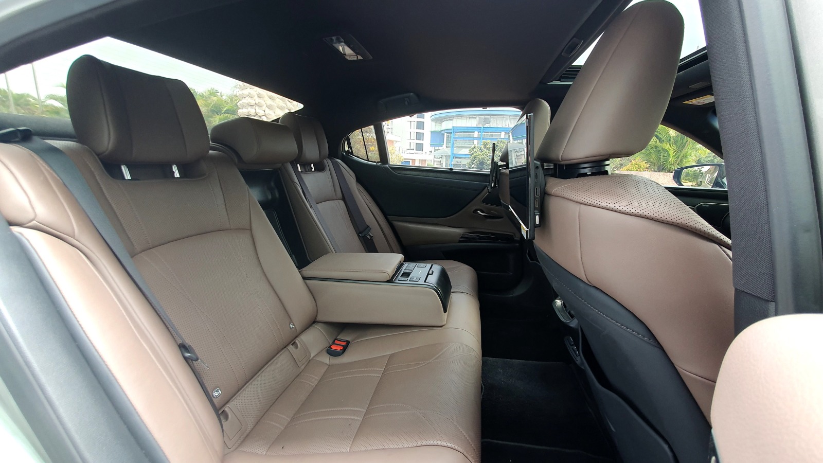 Lexus ES 300h Ultra Luxury 2022 km 15 ribuan sonic titanium dp ... 4763430