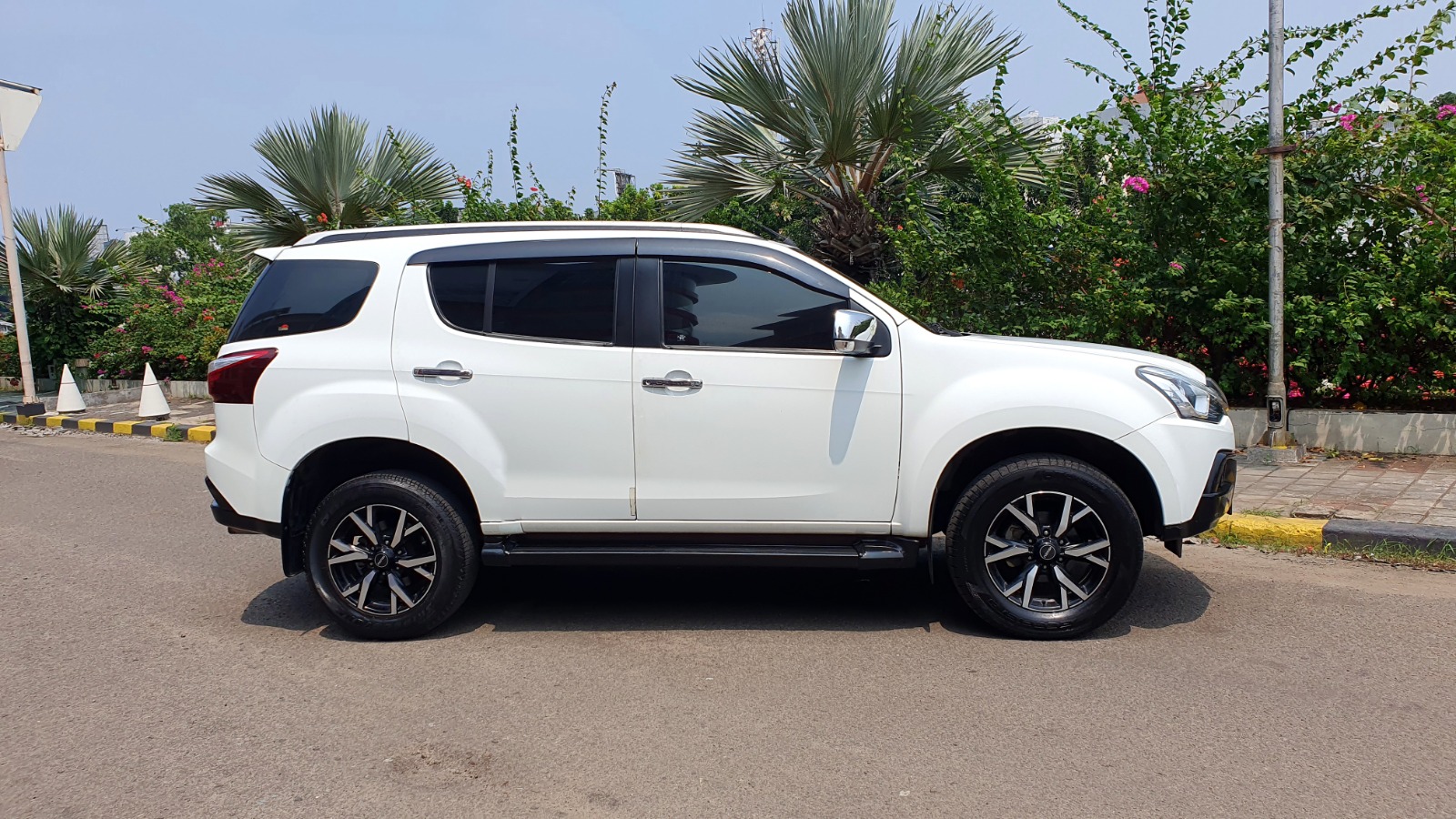 Isuzu MU-X I-Series 2019 diesel putih km28rban matic tangan ... 4770093