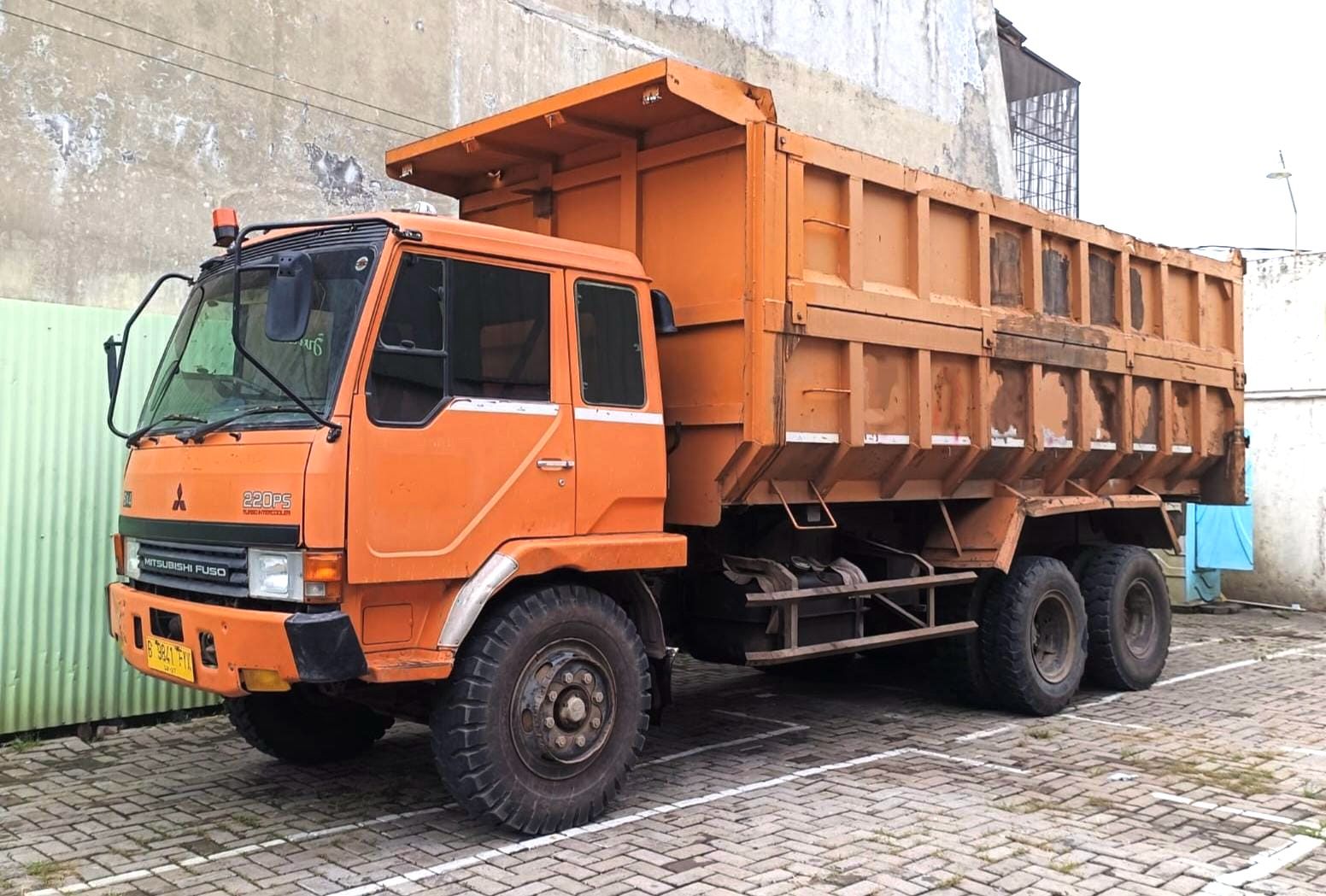 Mitsubishi Fuso tronton 6x4 FN 527 MS dumptruck 2021 dump truck 4771936