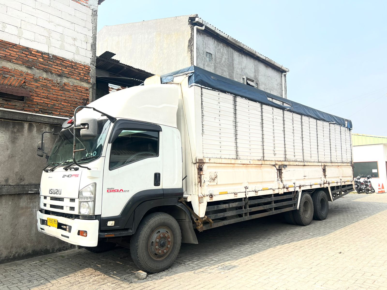 Isuzu giga tronton 6x2 FVM34W wingbox 2017 wing box 4779231