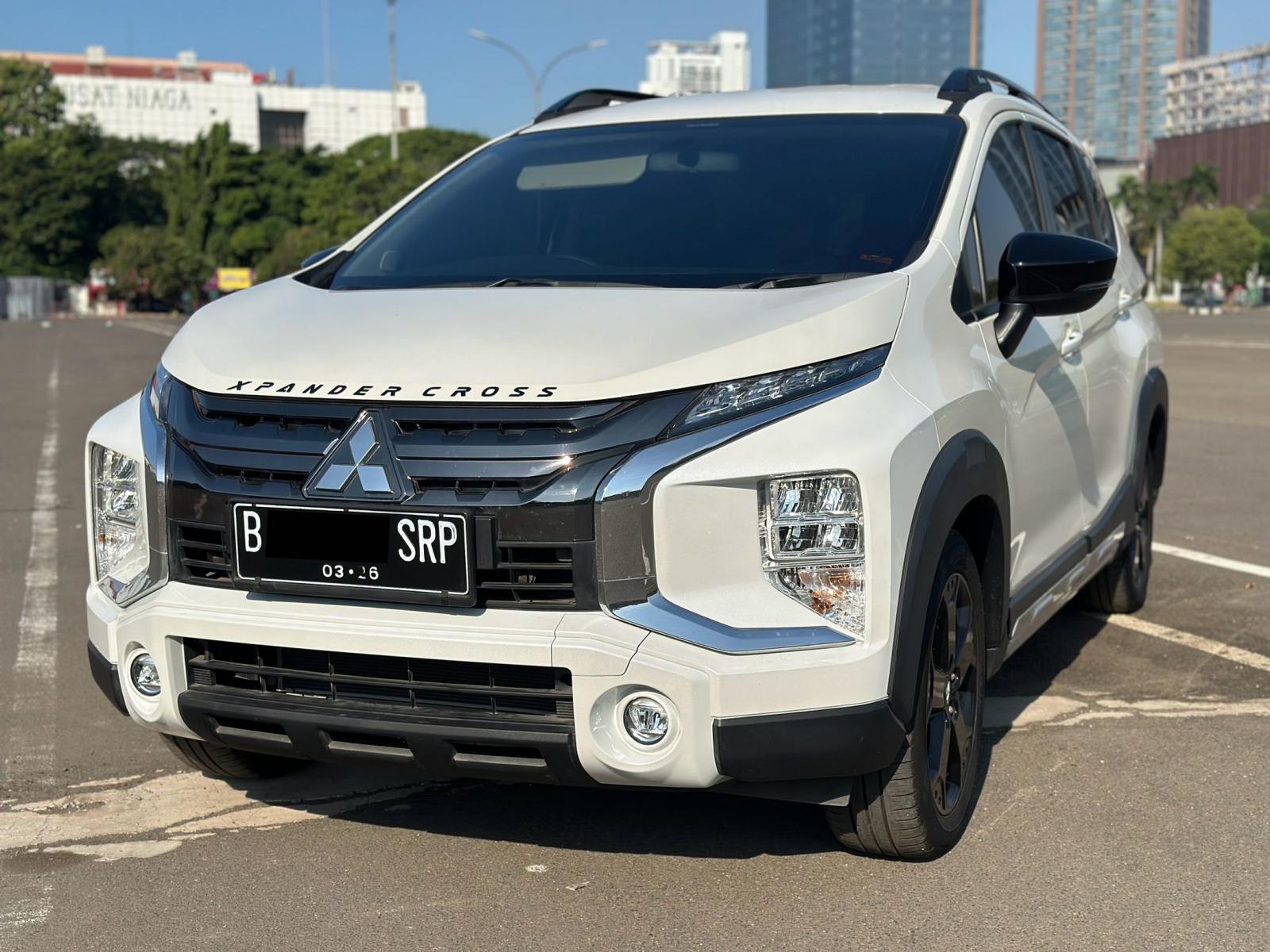 XPANDER CROSS PREMIUM ROCKFORD BLACK EDITION AT PUTIH 2021 LIKE ... 4809227