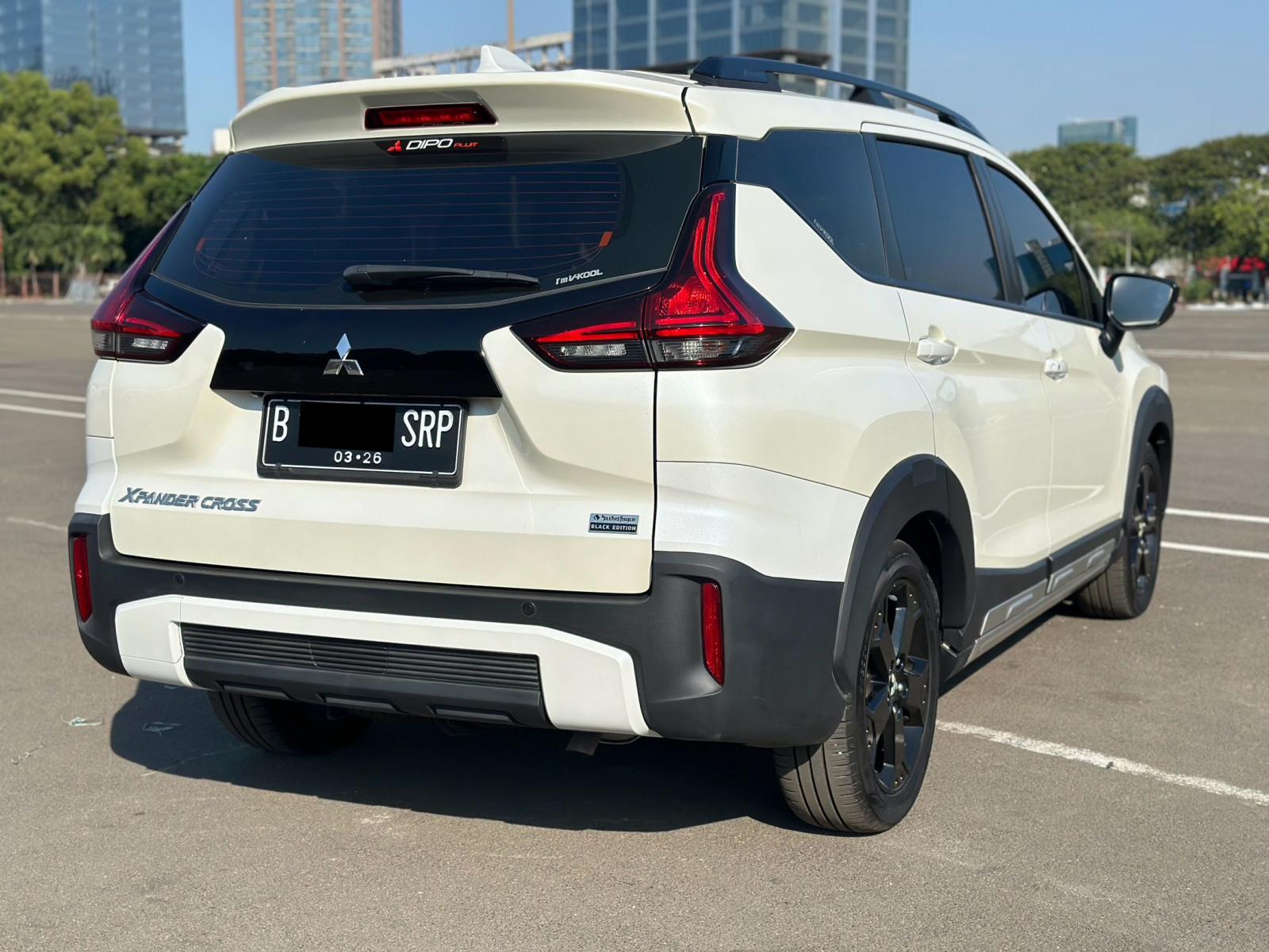 XPANDER CROSS PREMIUM ROCKFORD BLACK EDITION AT PUTIH 2021 LIKE ... 4809227