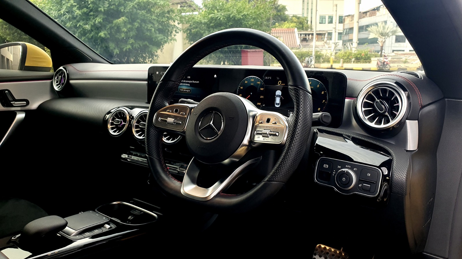 Mercedes-Benz CLA 200 AMG Line 2022 kuning km 8 ribuan 4837309