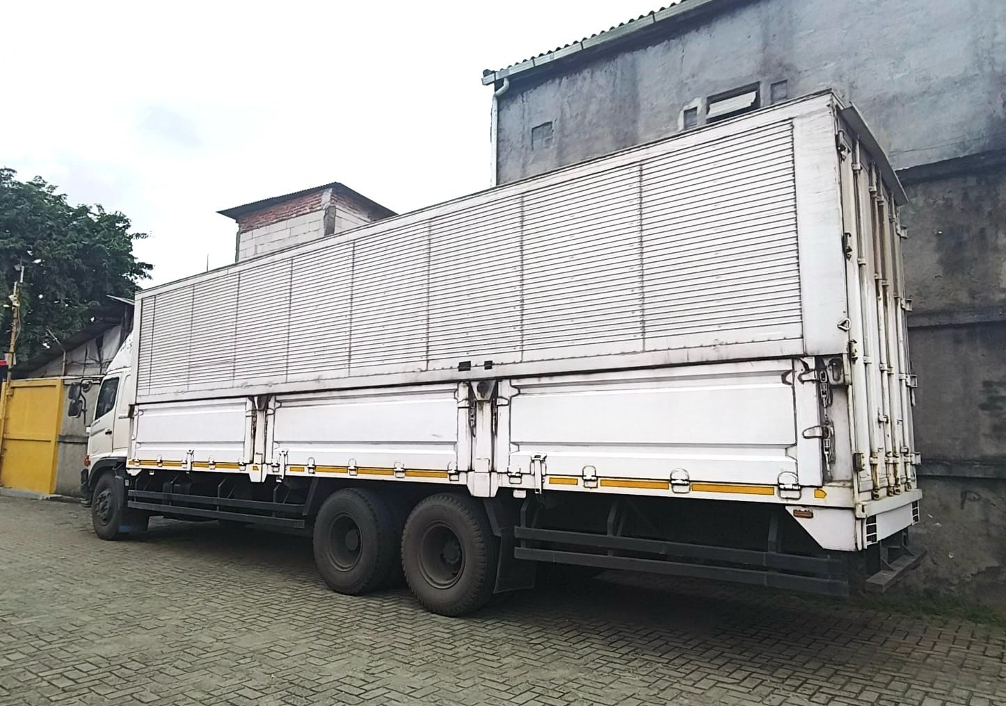 ada3 murah Hino tronton 6x2 FL235JW Wingbox 2018 wing box ranger lohan ...