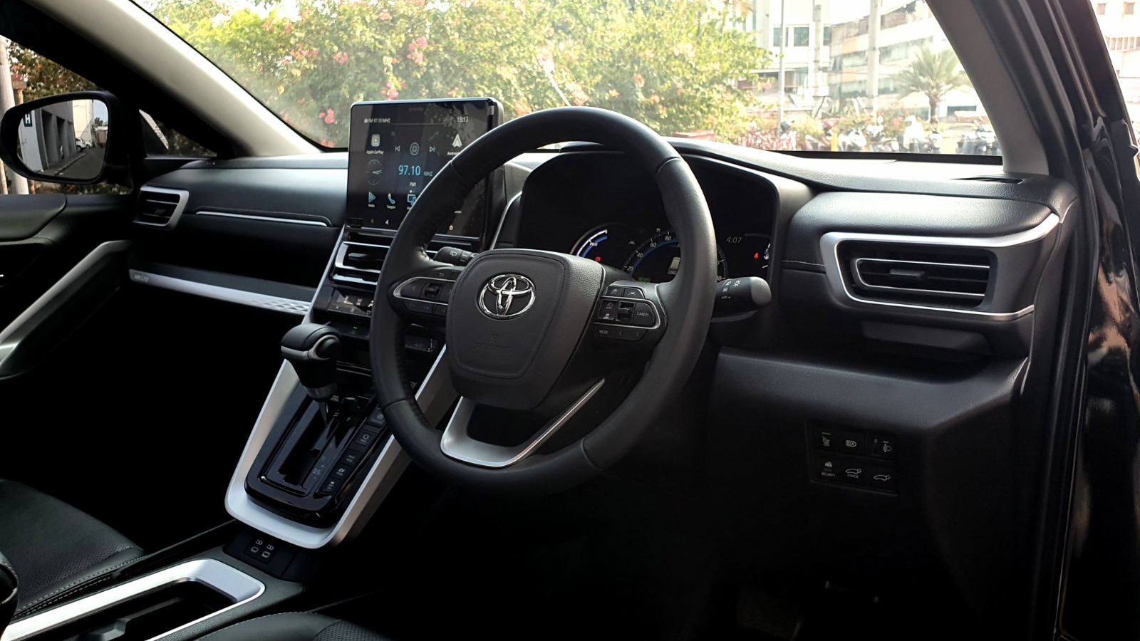 Toyota Kijang Innova Zenix Q Hybrid 2023 hitam km 15 ribuan sunroof 4852802