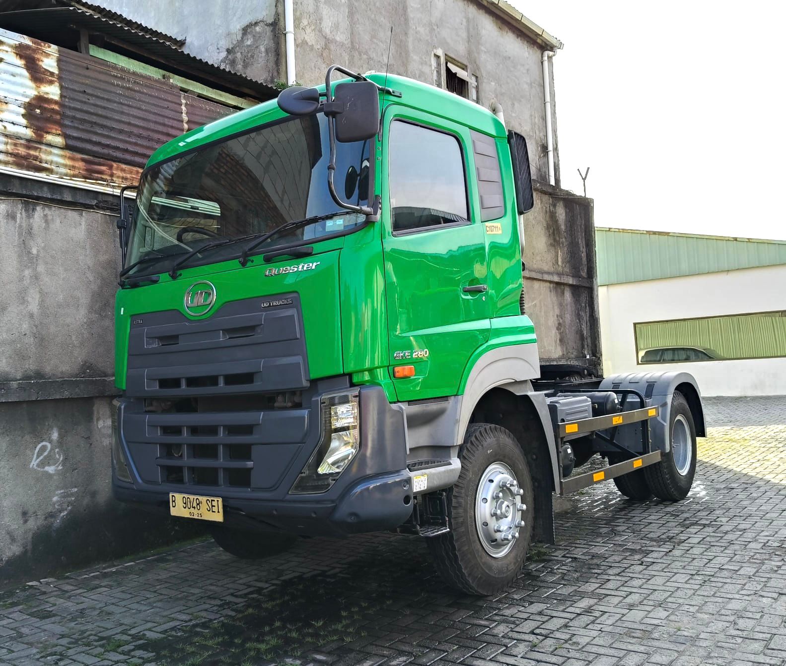 MULUS+banBARU MURAH Hi Lo UD trucks Quester engkel tractor head 2018 ...