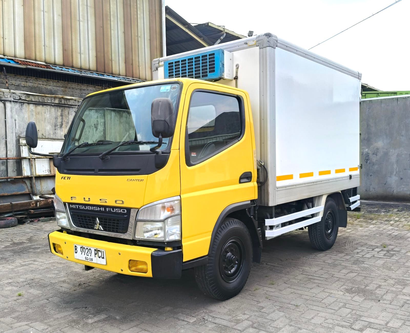 CDE Mitsubishi colt disel canter engkel FE 71 box frozen 2022 reefer ...