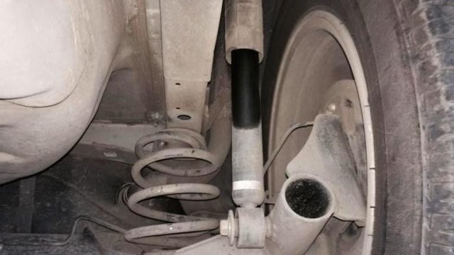 Mengenali Tanda dan Cara Memperbaiki Shockbreaker Depan Mobil Mengenali Tanda dan Cara Memperbaiki Shockbreaker Depan Mobil