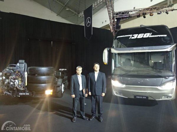 Mercedes-benz Perkenalkan Duo Bus Premium OF 1623 RF dan O500RS 1836